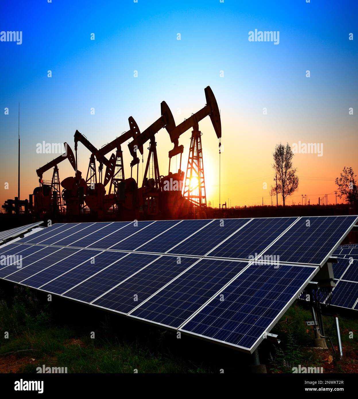 Oil pump with solar panels, environmental protection and energy saving ...