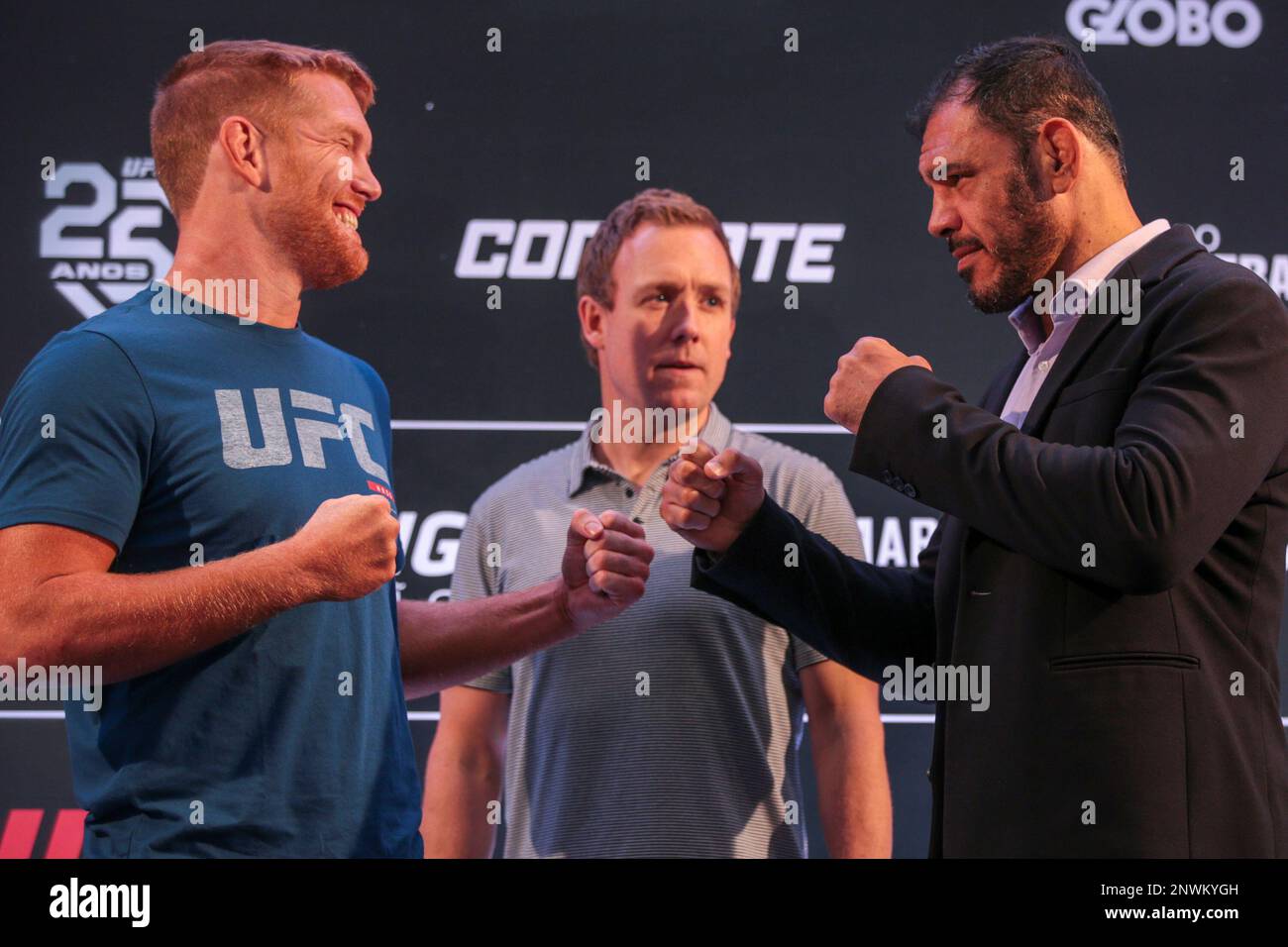 SP - Sao Paulo - 09/20/2018 - Rog Rio Minotouro vs. Sam Alvey make it ...