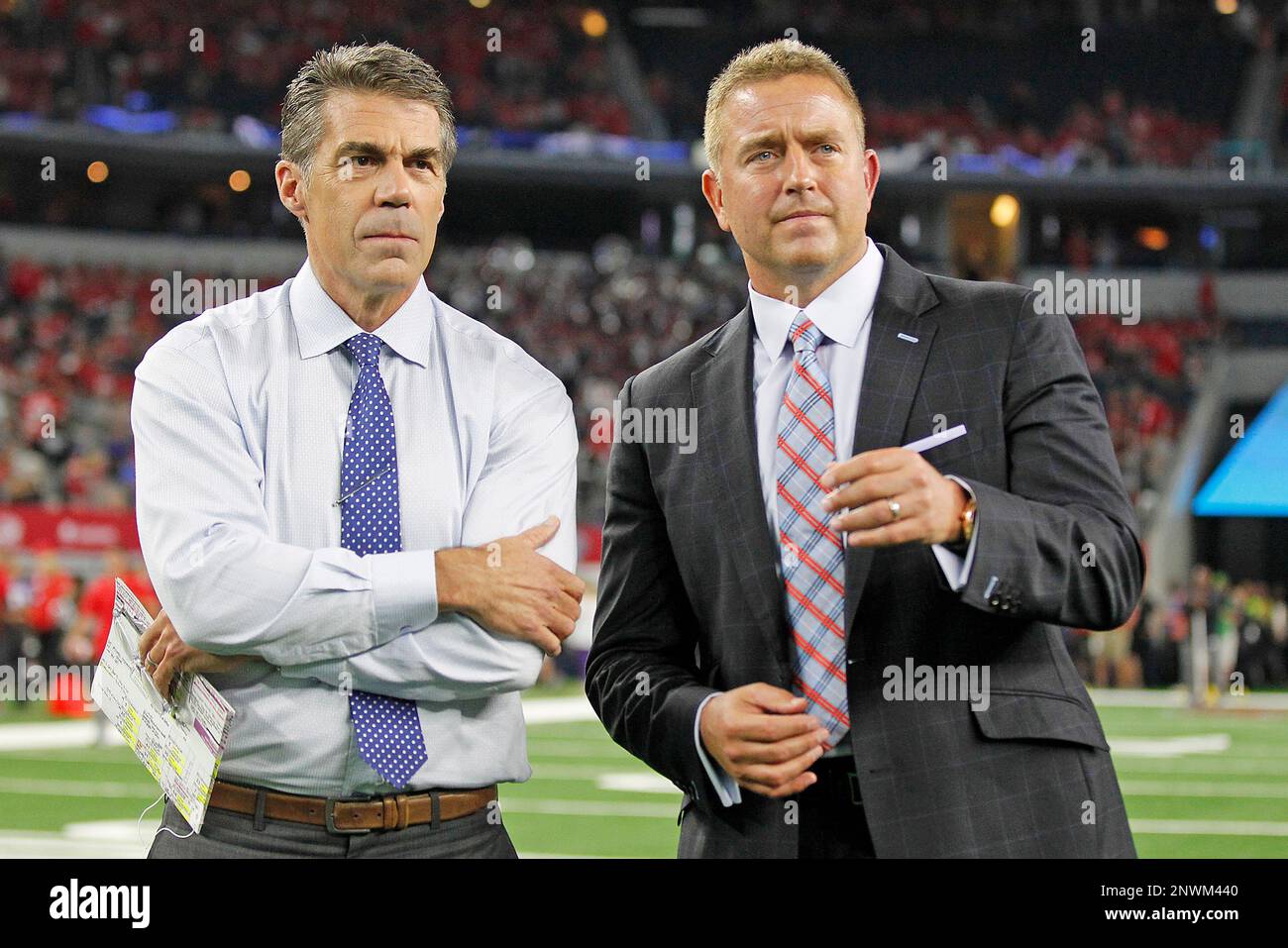 ESPN football announcers Chris Fowler (left) and Kirk Herbstreit (right ...
