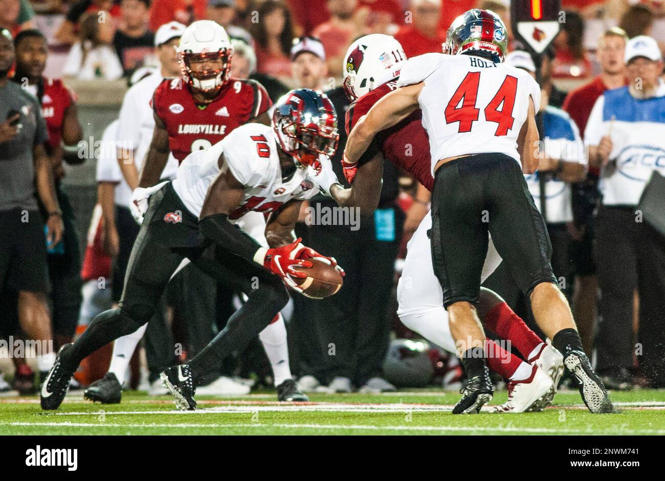 Western Kentucky Hilltoppers defensive lineman DeAngelo Malone (10 ...