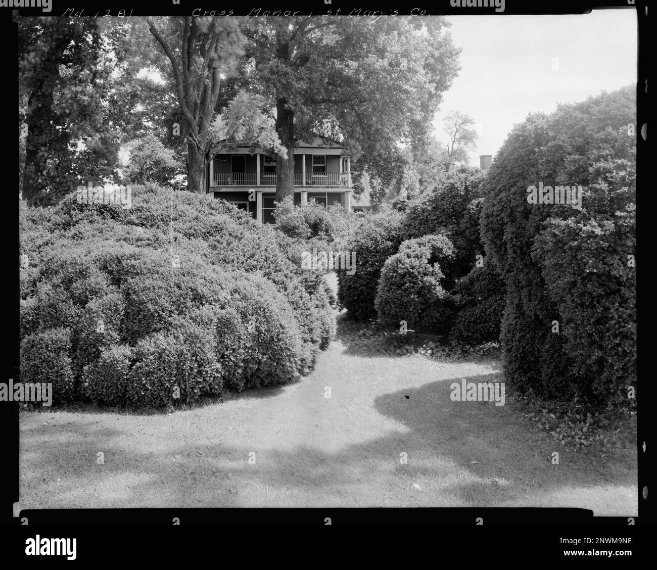 Manor gardens Black and White Stock Photos & Images - Alamy