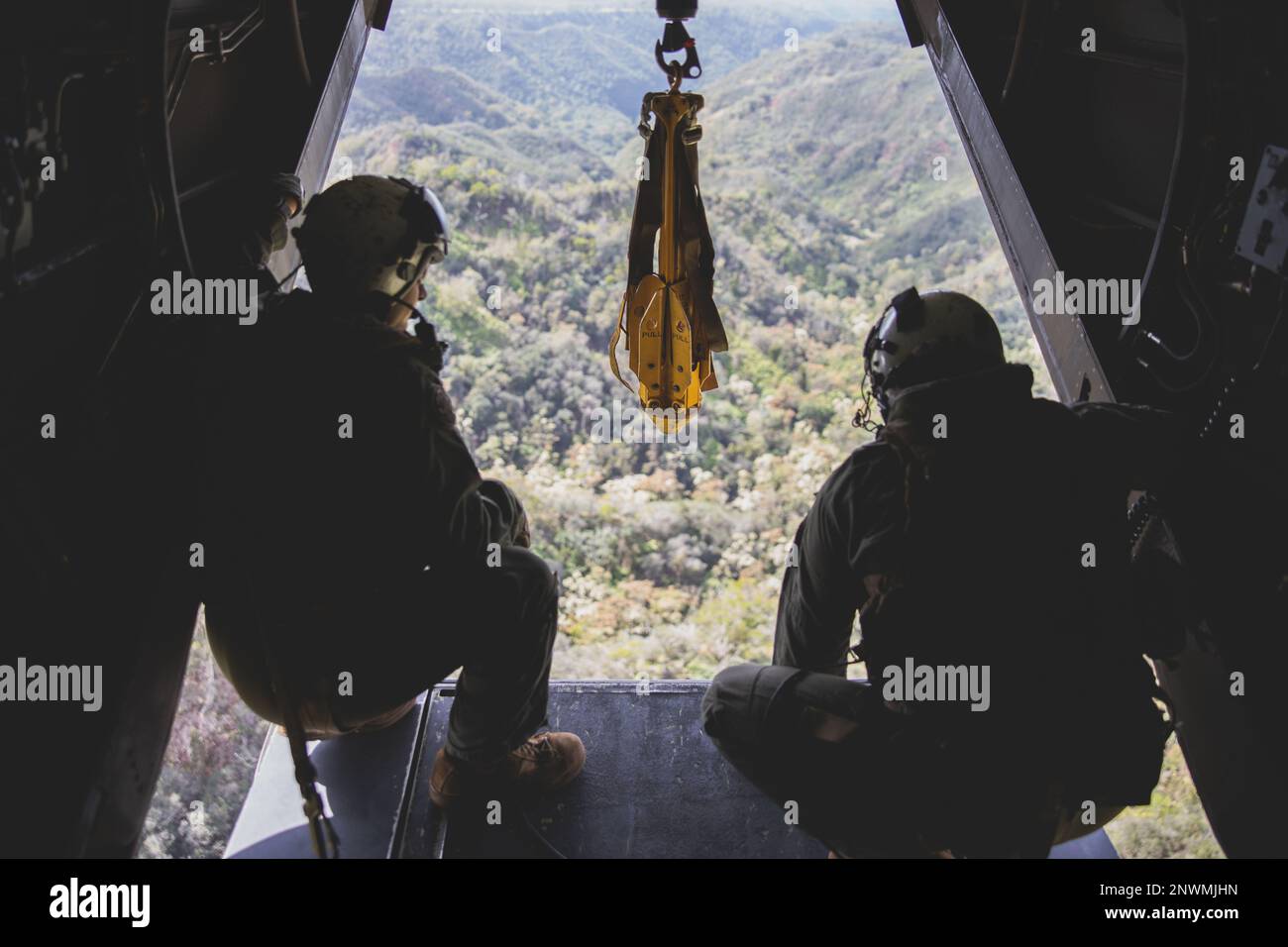 Jungle penetrator hoist hi-res stock photography and images - Alamy