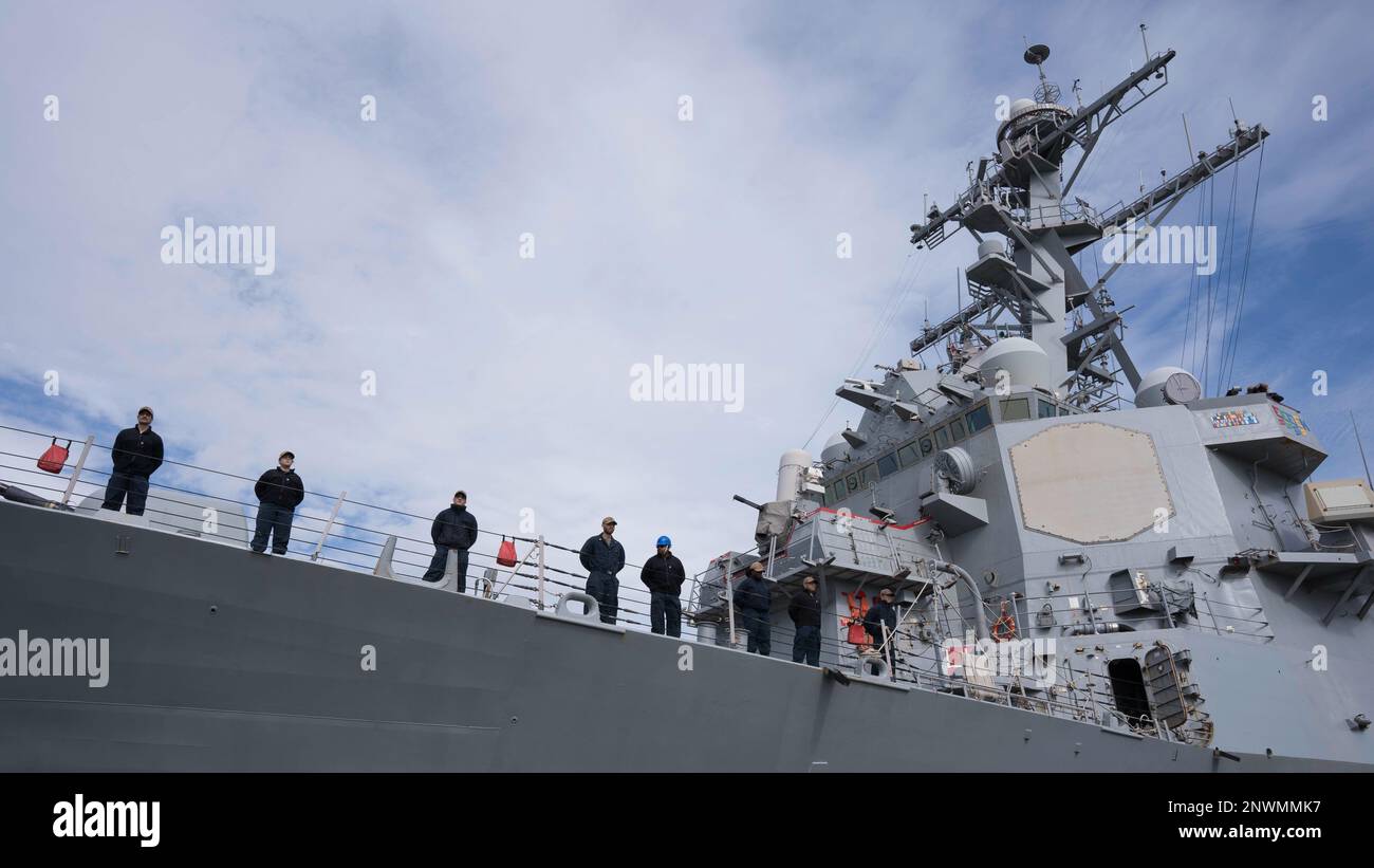 NORFOLK, Va. - The Arleigh Burke-class guided-missile destroyer USS ...