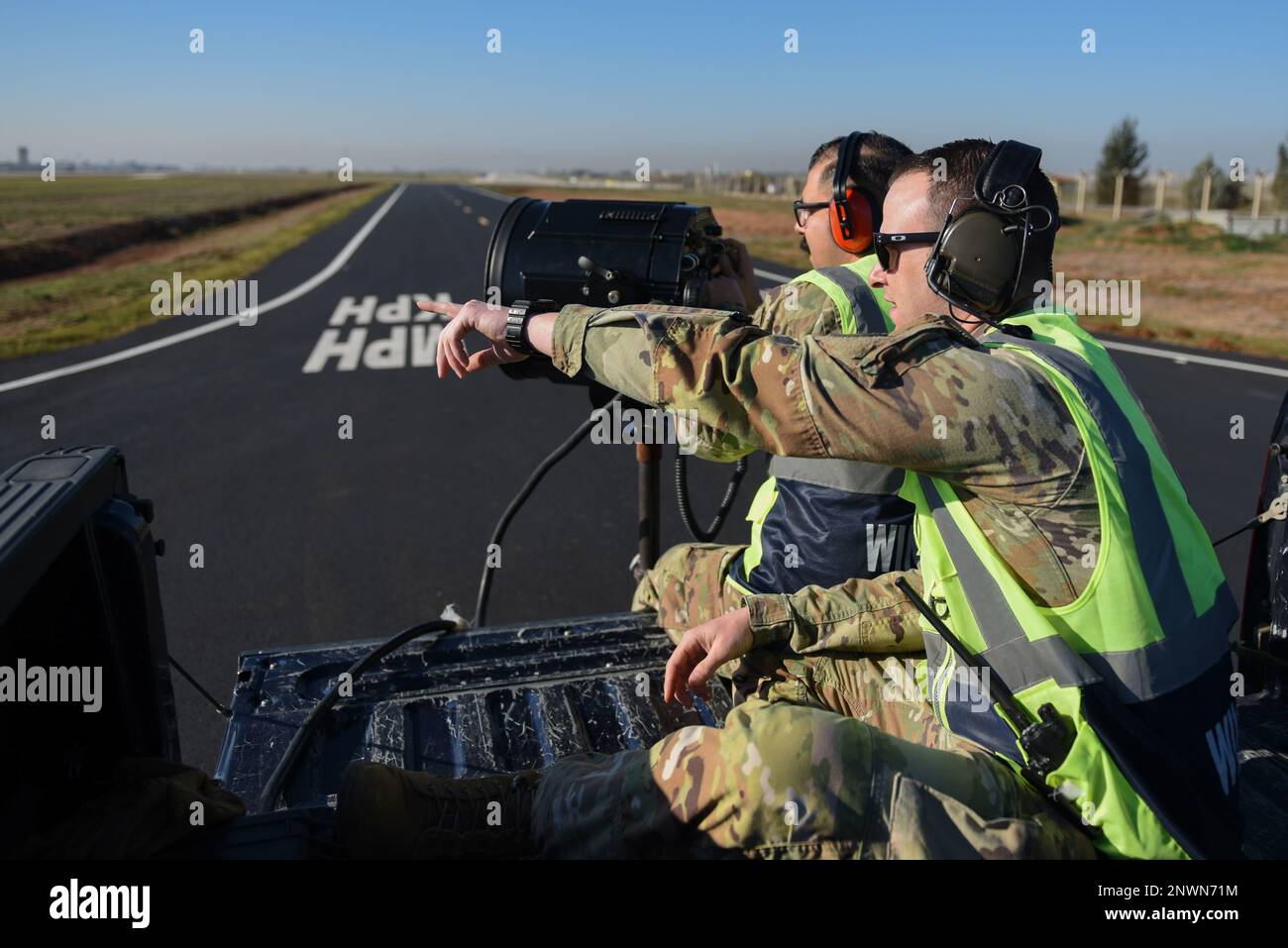U.S. Air Force Tech. Sgt. Alberto Lopez Gonzalez Jr., left, a weapons ...