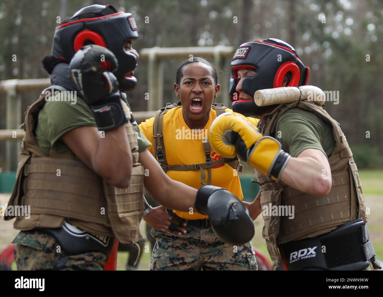 Recruits with Hotel Company, 2nd Recruit Training Battalion, practice ...
