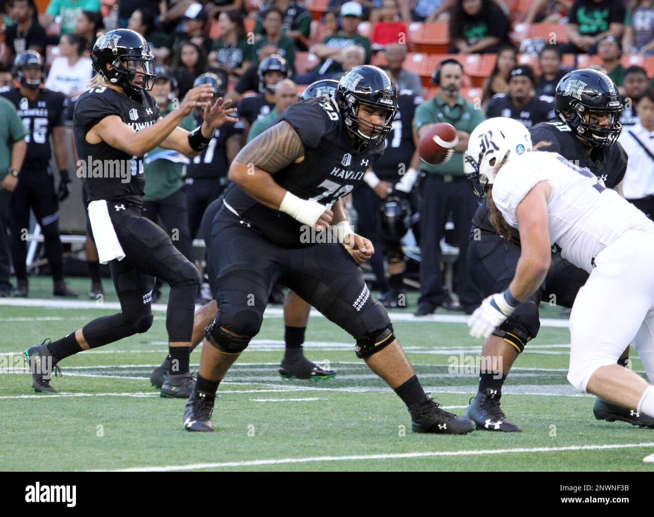 September 8, 2018 - Hawaii Rainbow Warriors offensive lineman Kohl ...