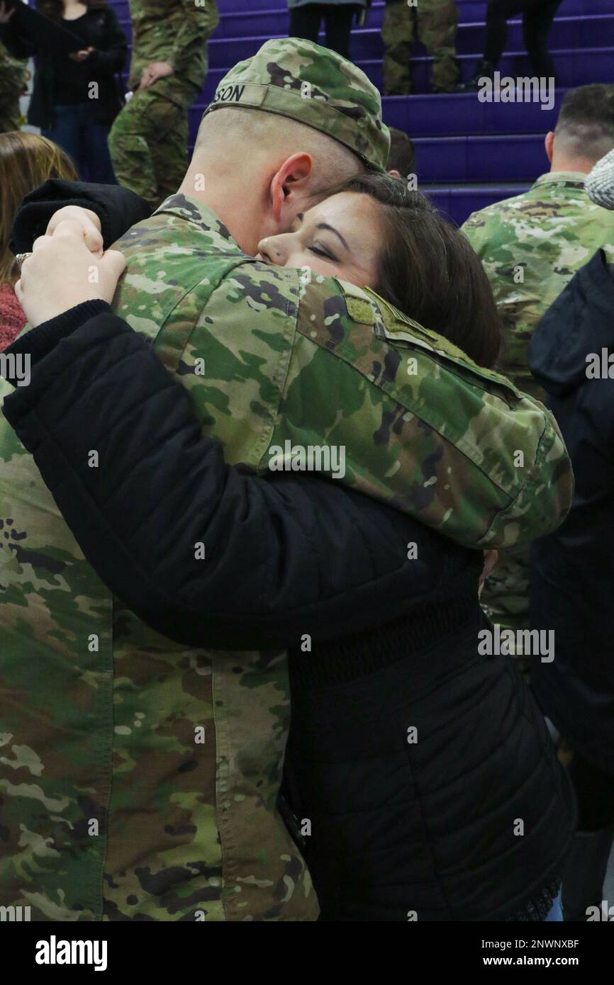 Families of the 1st Infantry Division Headquarters greet Soldiers ...