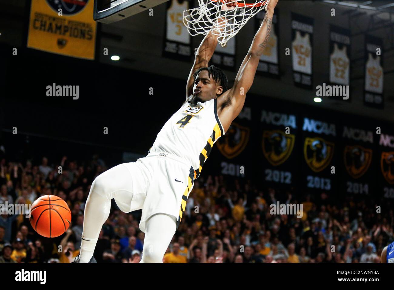 Virginia Commonwealth forward Jalen DeLoach (4) dunks against Saint ...