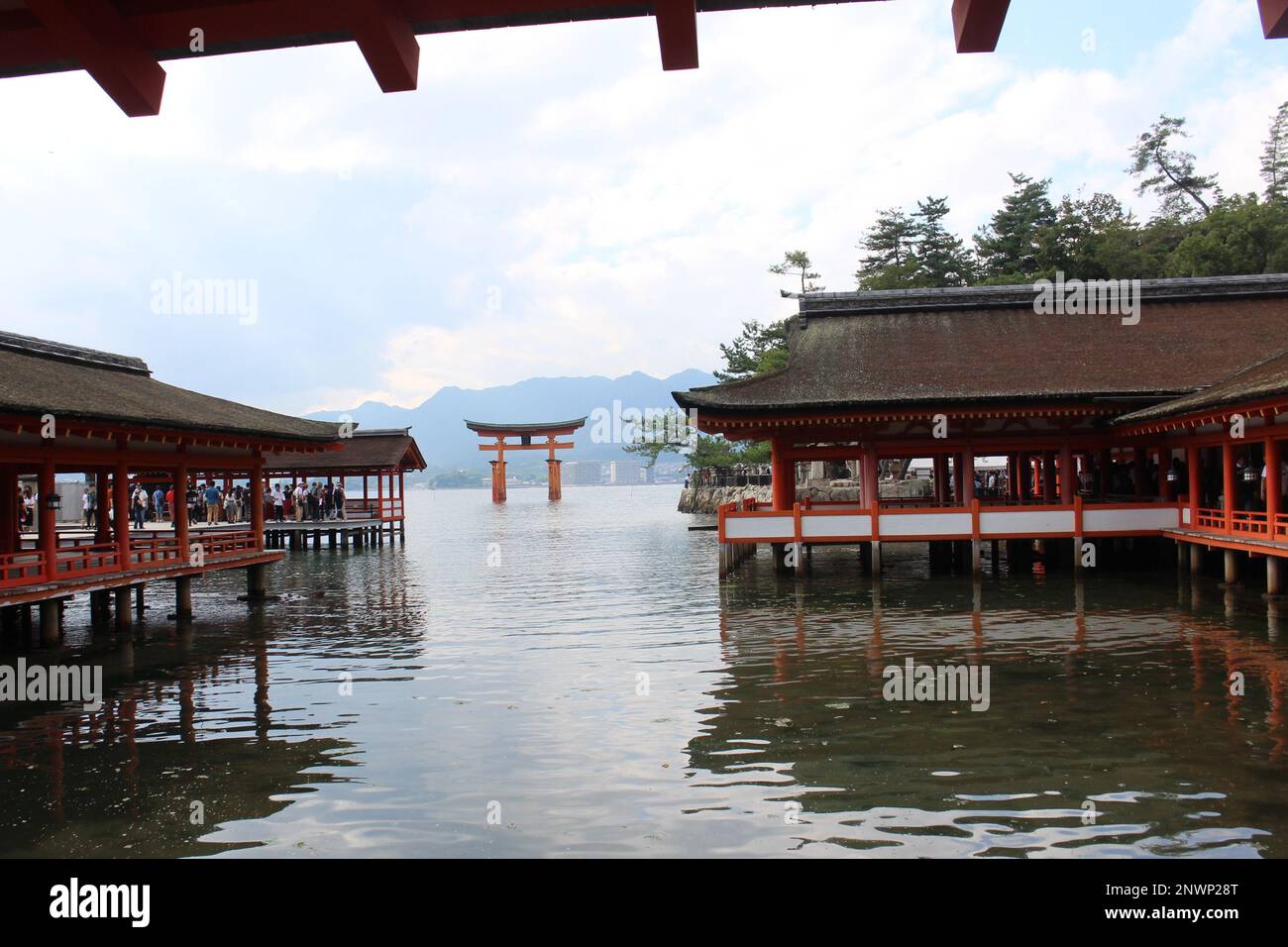 Itsukushima shrine in Miyajima island, Hiroshima, Japan Stock Photo - Alamy