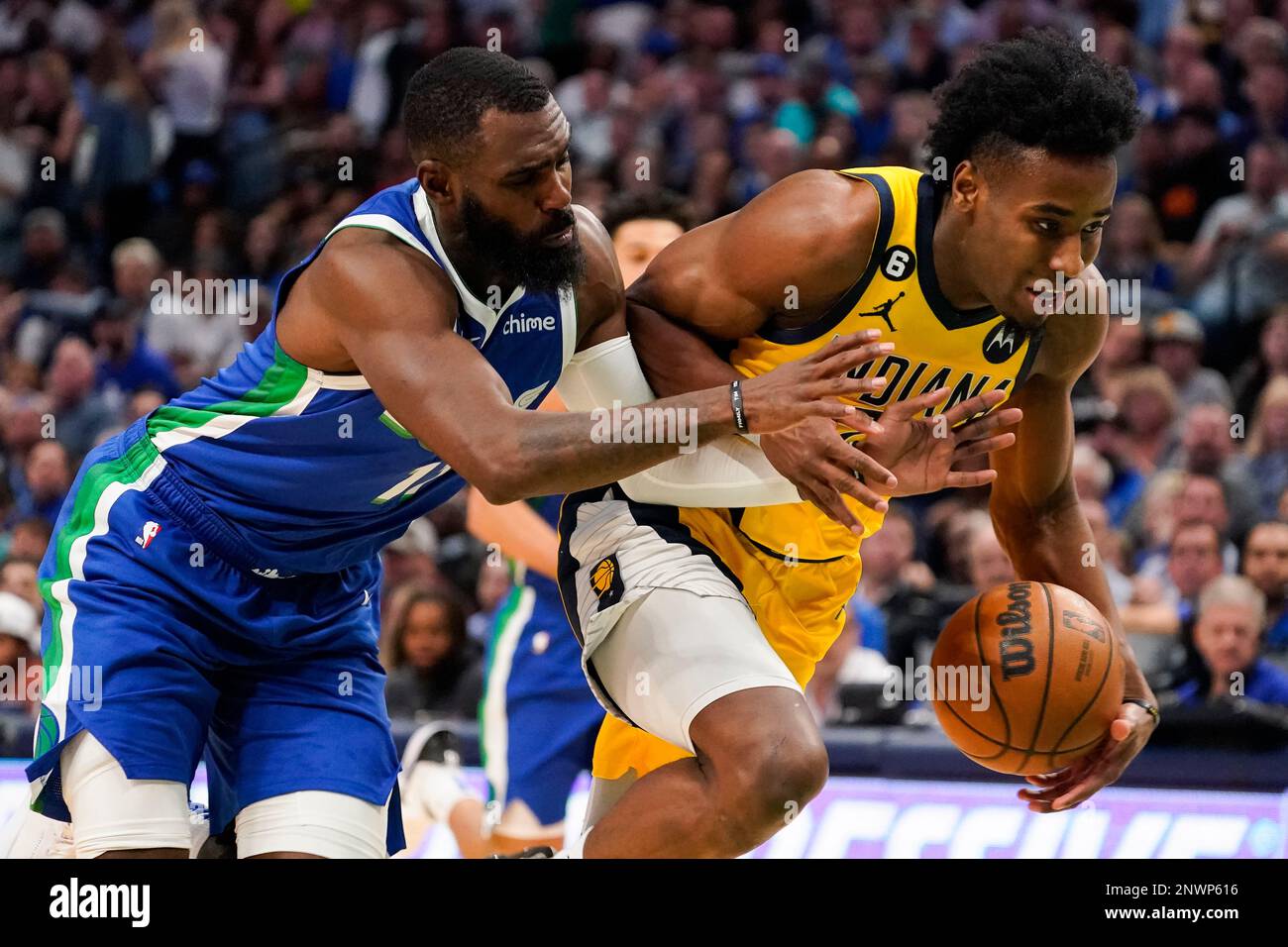 Dallas Mavericks forward Tim Hardaway Jr. reaches for the ball against ...