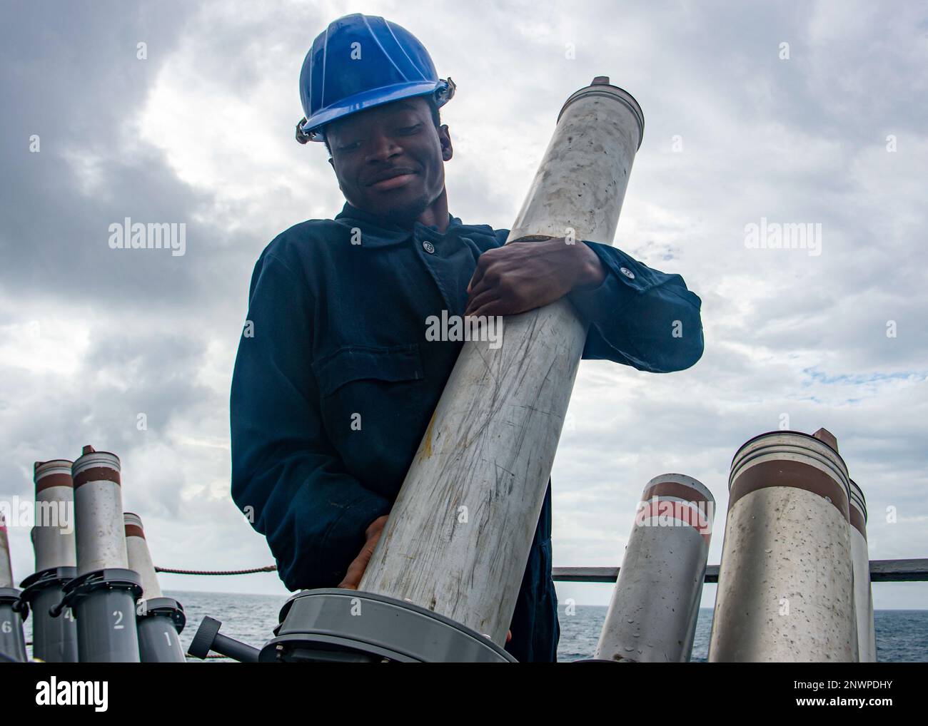 U s navy cryptologic technician technical hi-res stock photography and ...