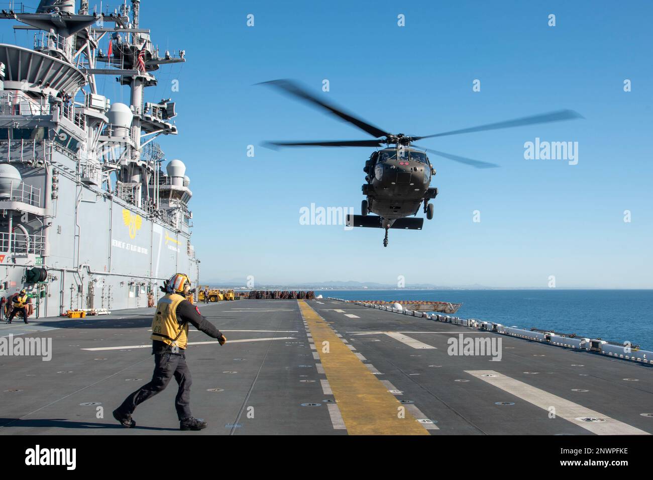 230124-N-XN177-1076 PACIFIC OCEAN (Jan. 24, 2023) – A U.S. Army UH-60 ...