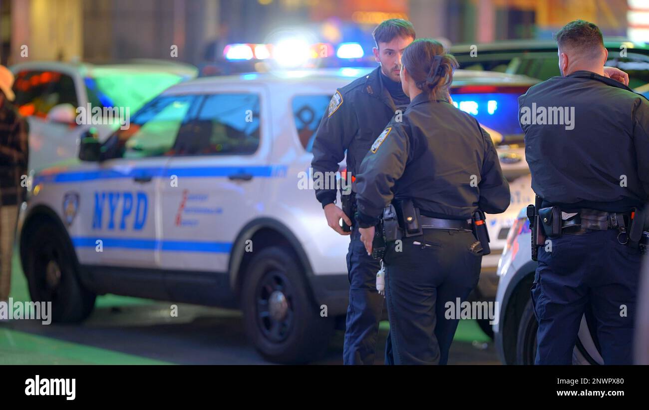 New york police foot patrol hi-res stock photography and images - Alamy
