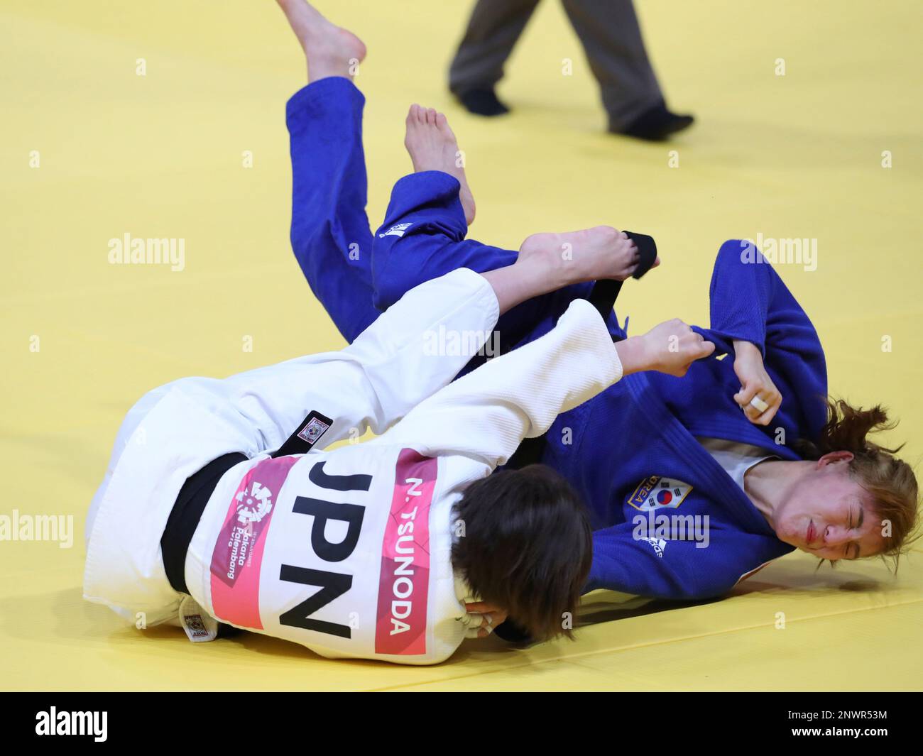 Japan's Natsumi TSUNODA Natsumi (white) and South Korea's PARK Dasol ...