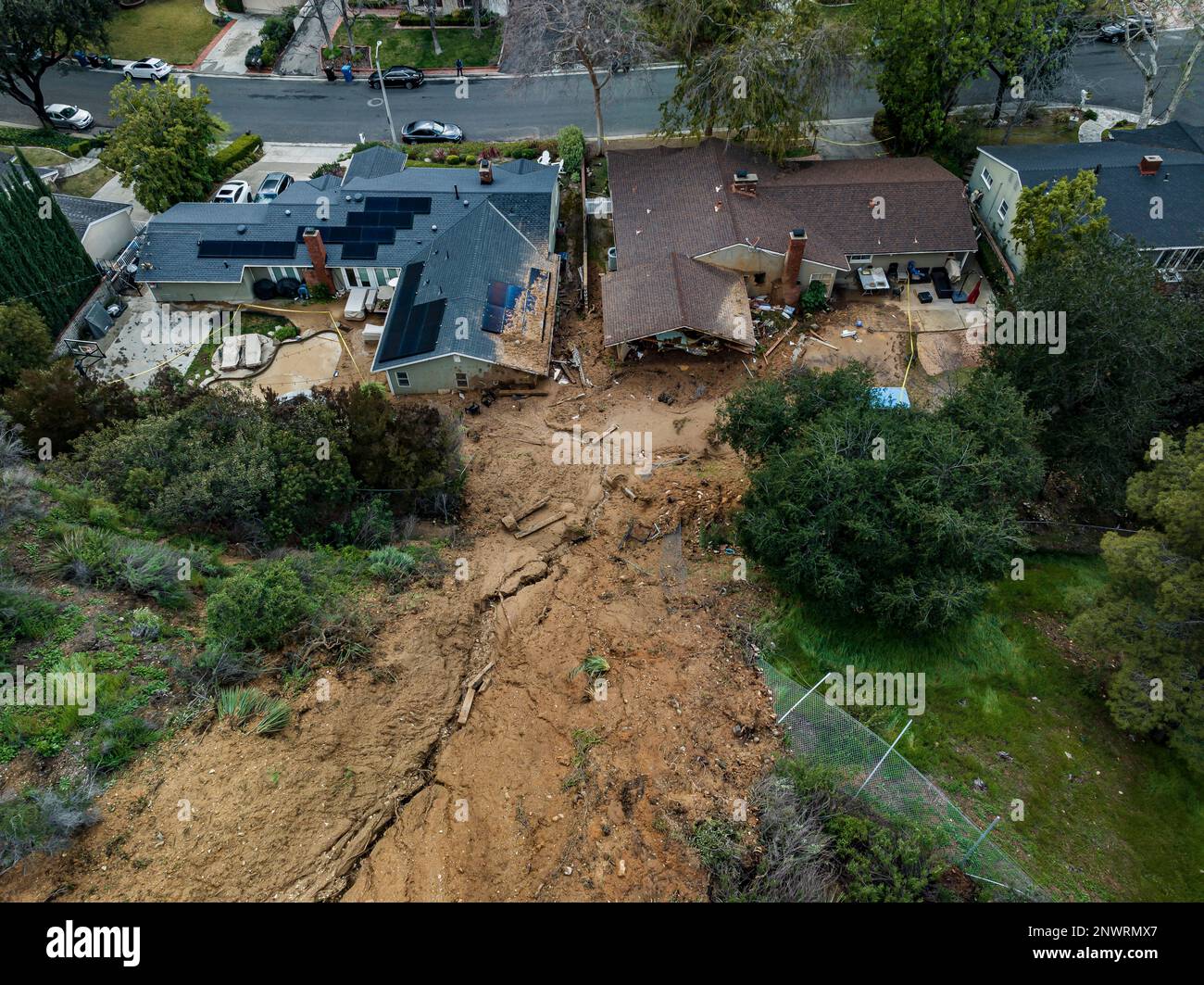 La Canada, USA. 28th Feb, 2023. Hillside homes damaged by mudslides ...