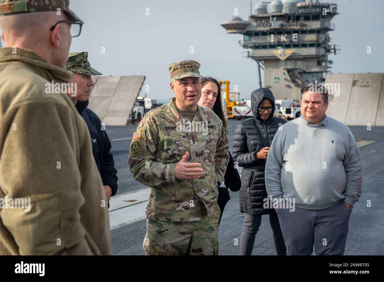 230111-N-IP029-1183 NORFOLK, Va. (Jan. 11, 2022) Lieutenant General ...