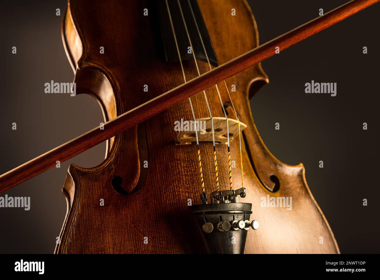 close up picture of a violin Stock Photo - Alamy