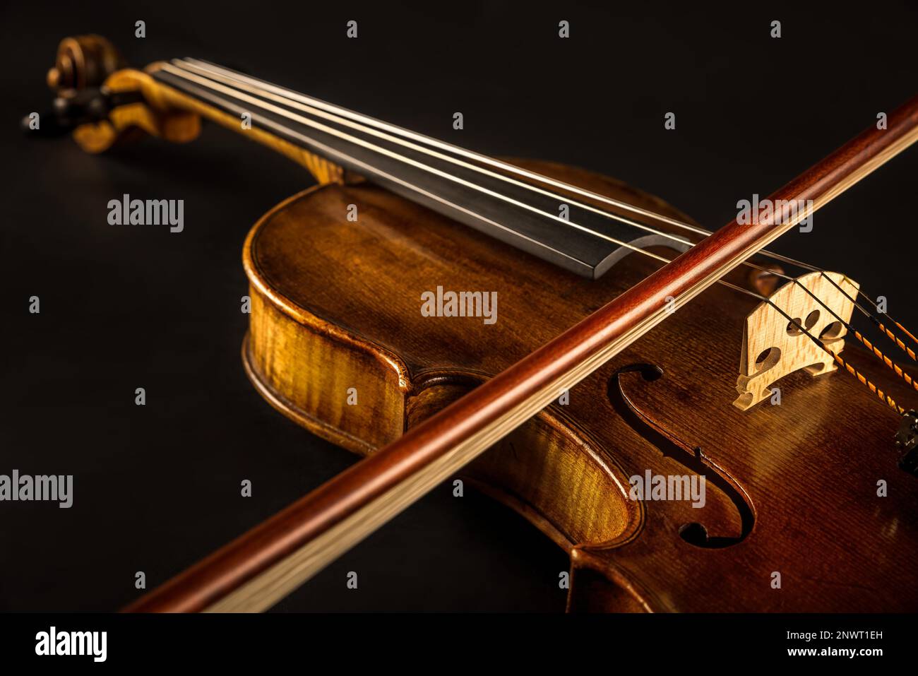 Violin full frame hi-res stock photography and images - Alamy