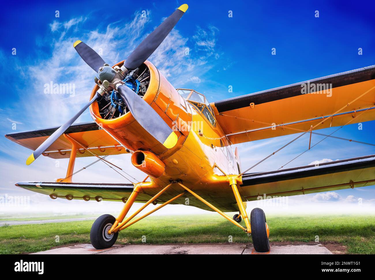 Old biplane hi-res stock photography and images - Alamy