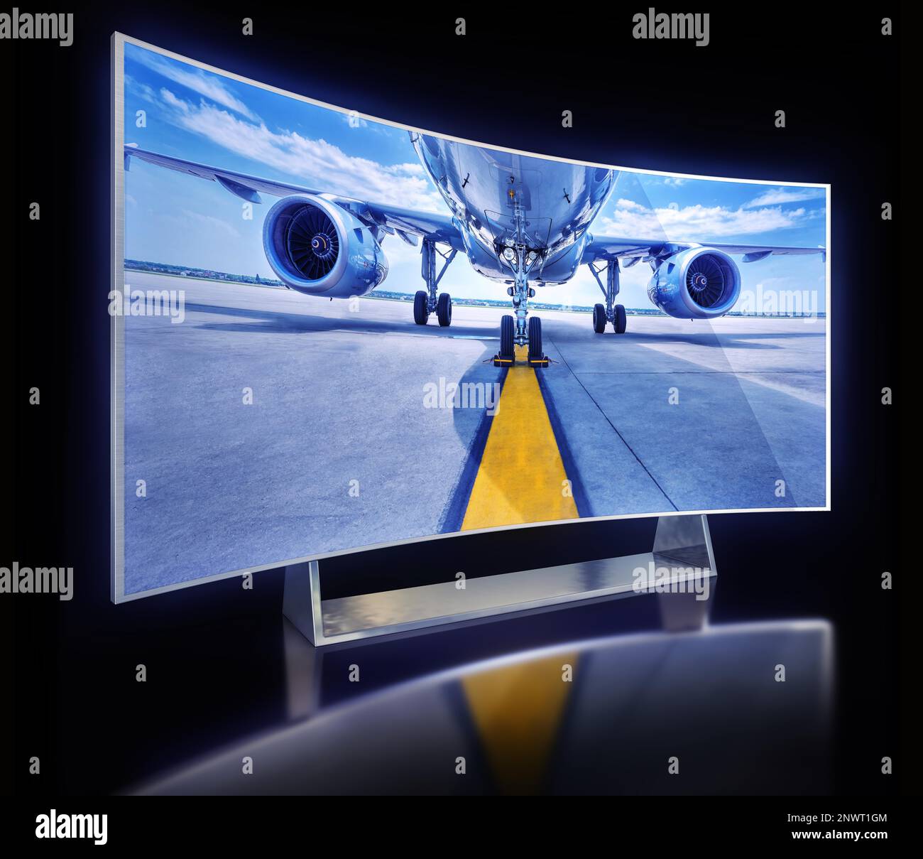 Curved tv hi-res stock photography and images - Alamy