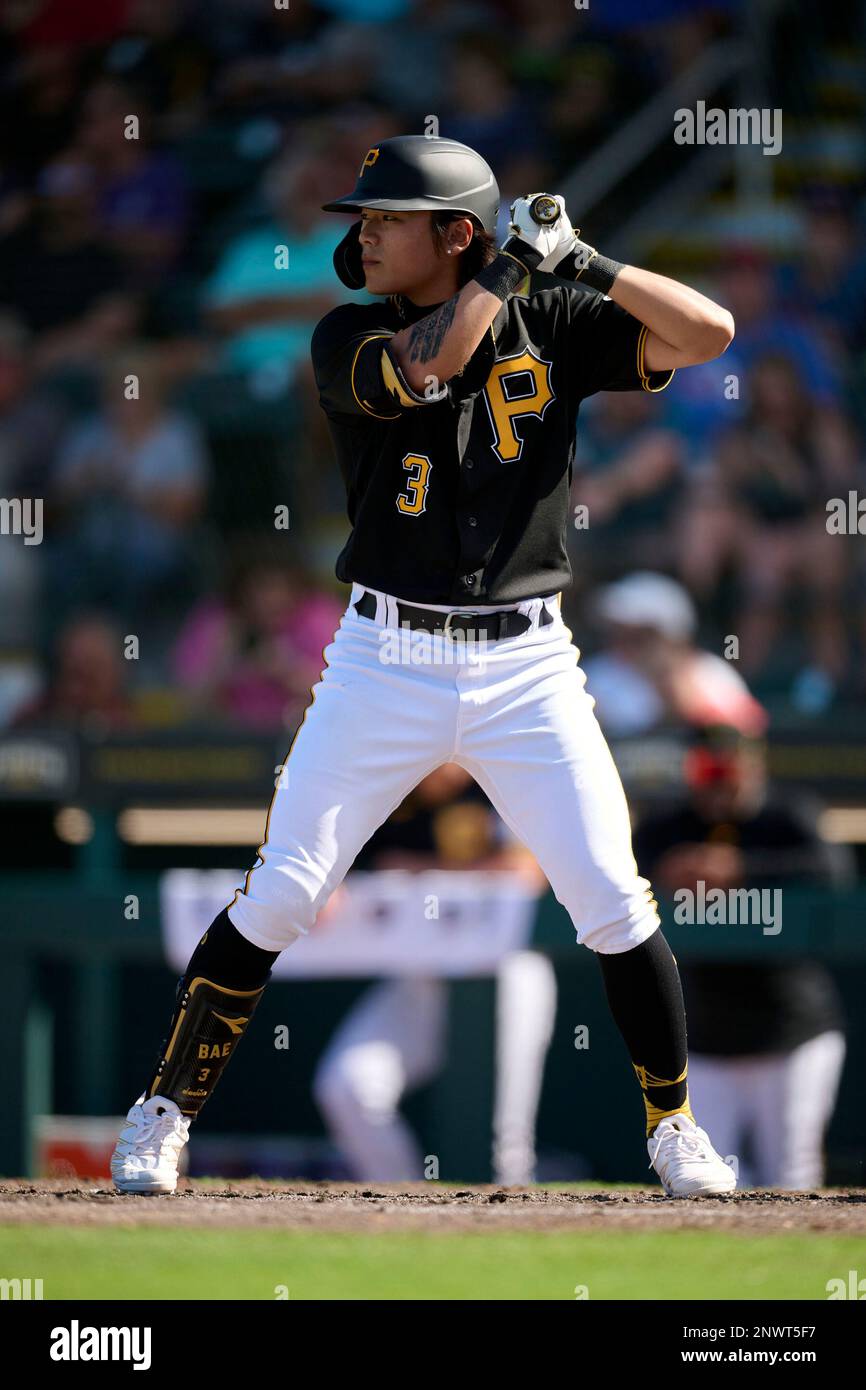 Pittsburgh Pirates Ji Hwan Bae (3) bats during a spring training ...