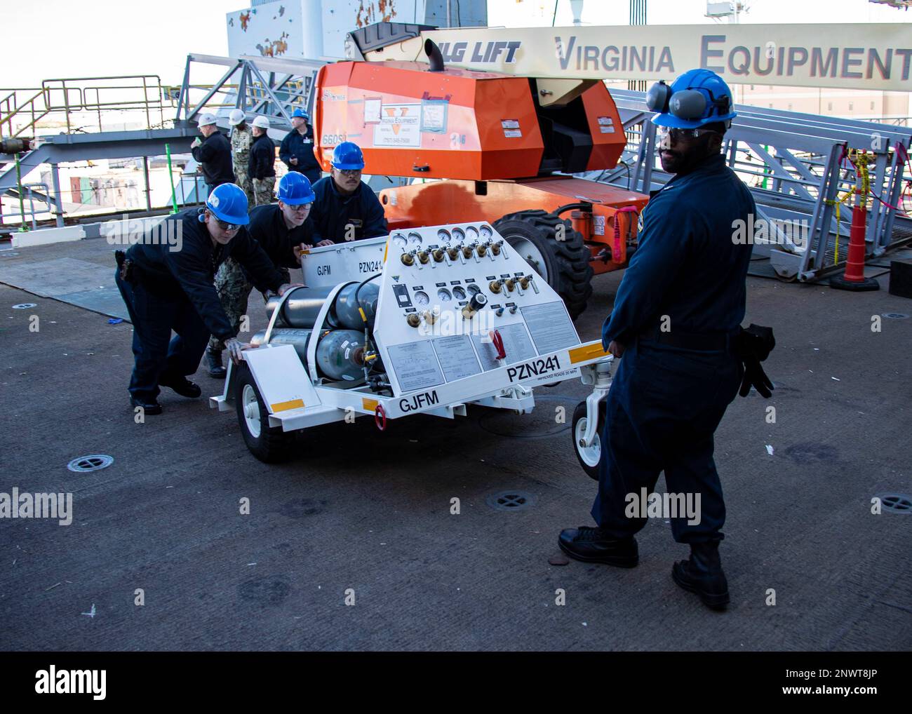 Refueling carts hi-res stock photography and images - Alamy