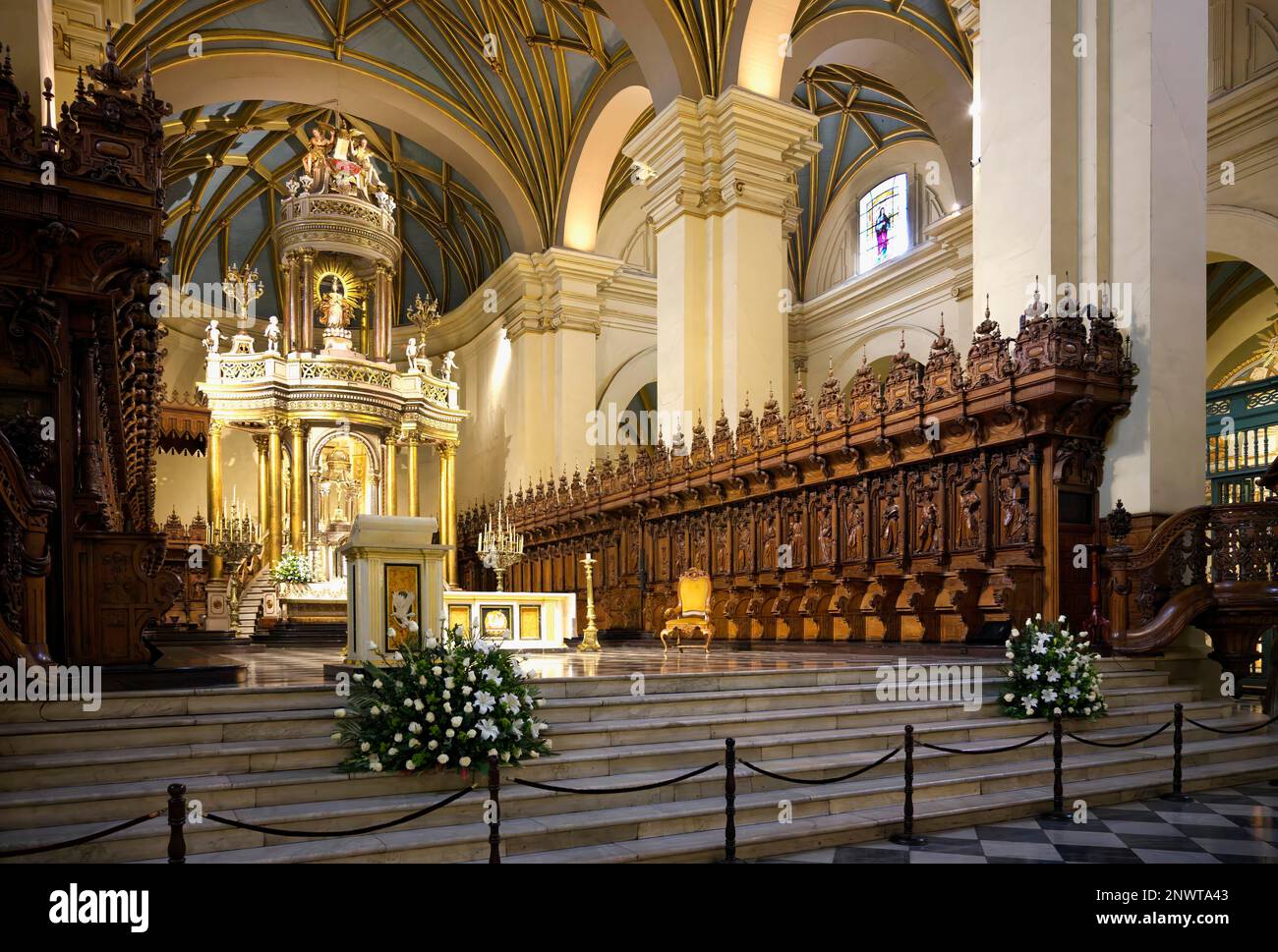 Altar colonial quito hi-res stock photography and images - Alamy