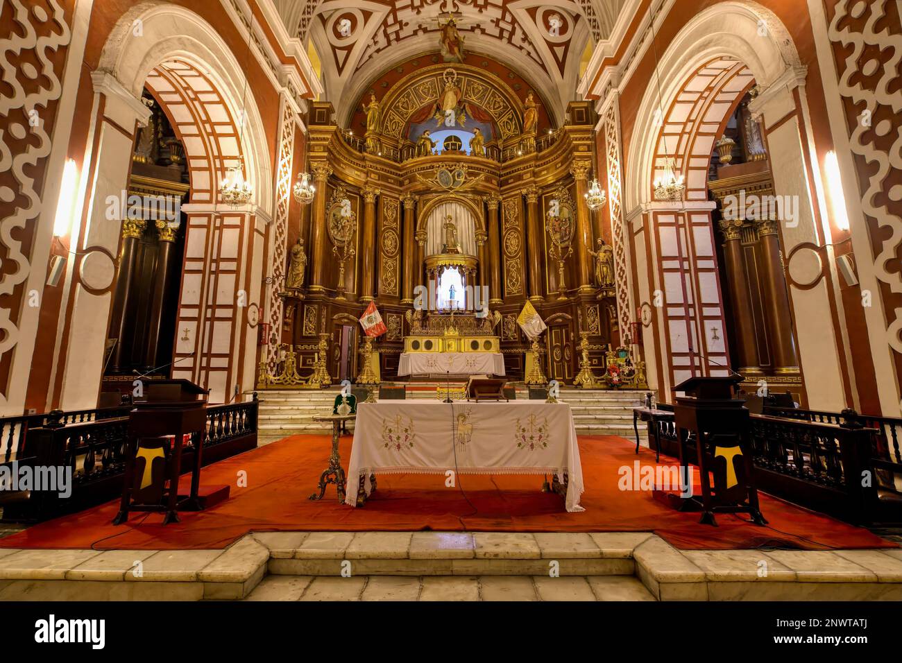 Basilica and Convent of San Francisco of Lima, Central Nave and ceiling ...