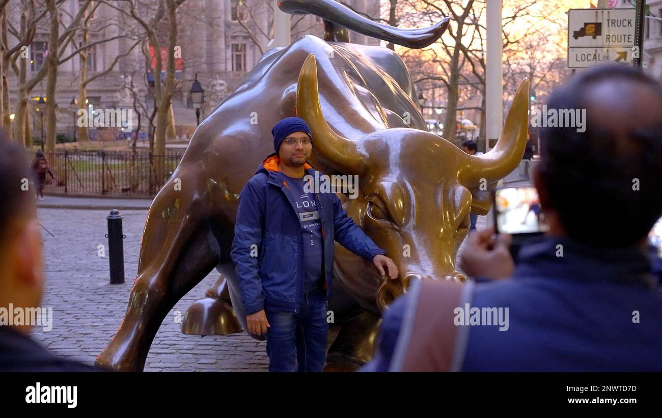 Charging Bull statue in Manhattan financial district - NEW YORK CITY ...