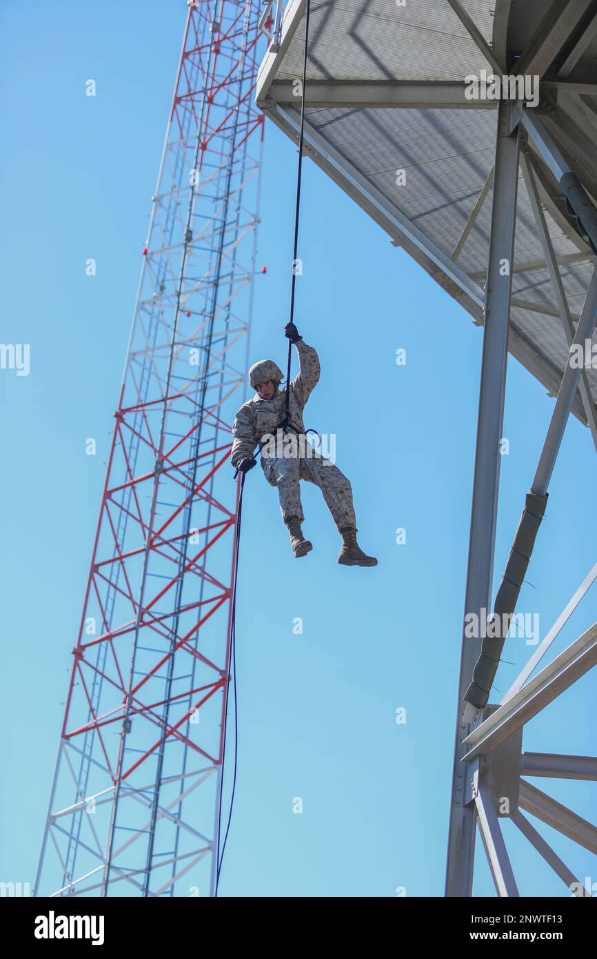 Recruits with Hotel Company, 2nd Recruit Training Battalion, execute ...