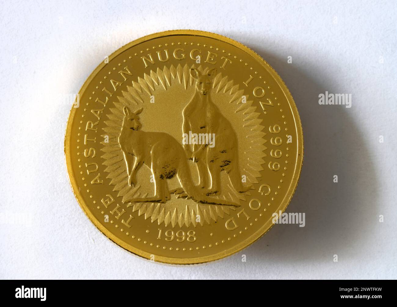 1 Ounce, Australian Nugget, Gold Coin Stock Photo - Alamy
