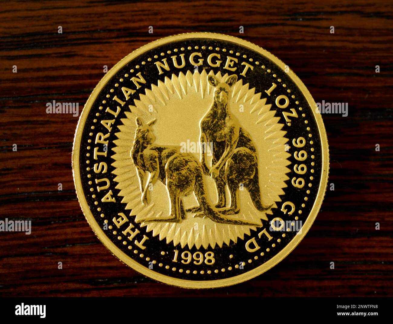 1 Ounce, Australian Nugget, Gold Coin Stock Photo - Alamy
