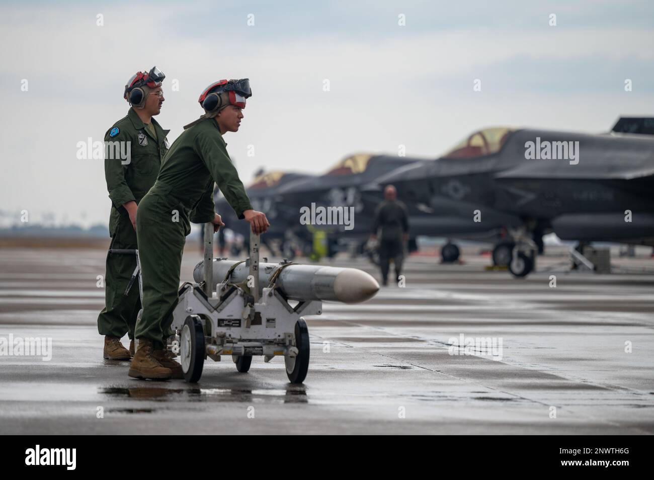 U.S. Marines with Marine Fighter Attack Squadron (VMFA) 214, Marine ...