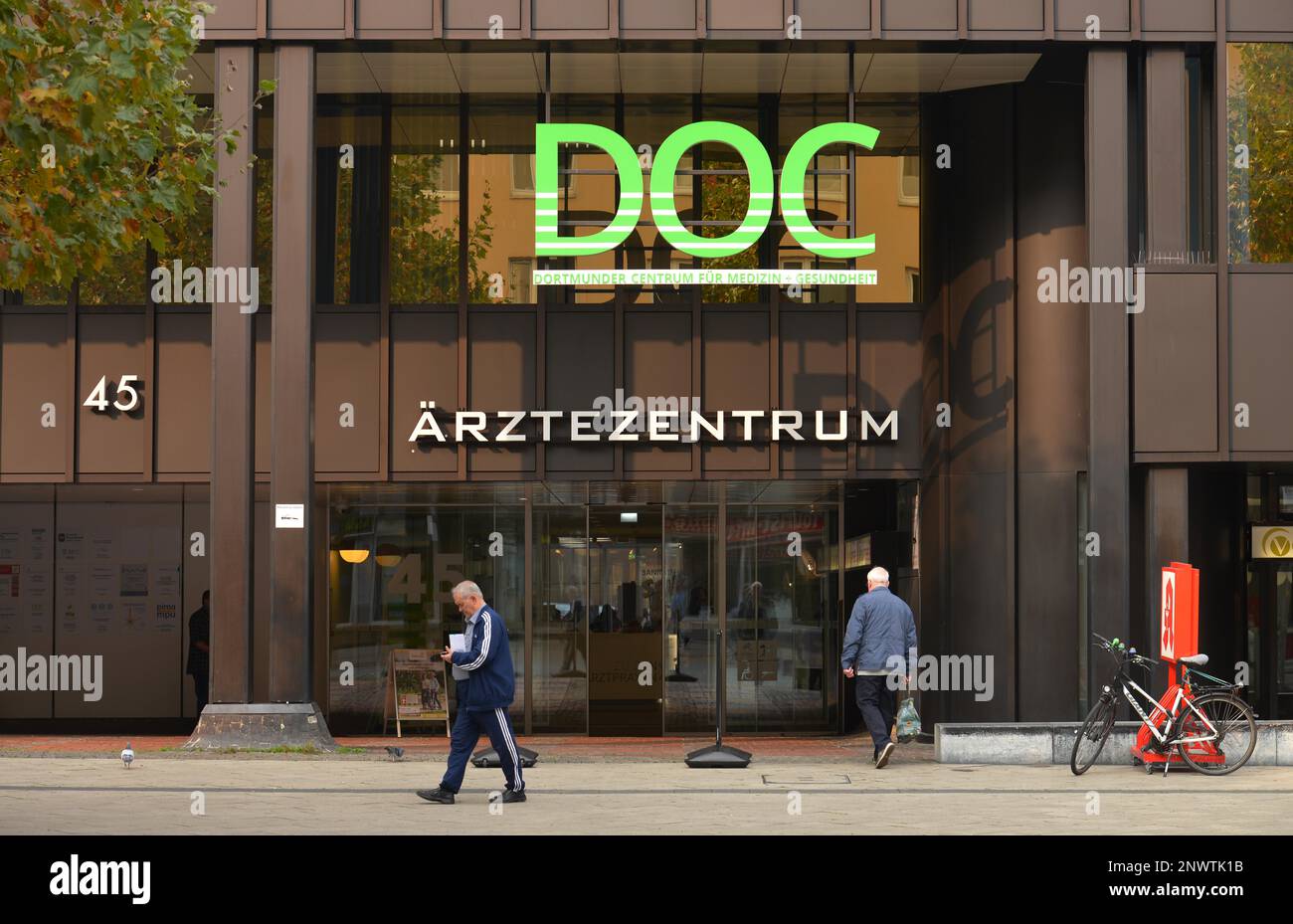 Medizin logo hi-res stock photography and images - Alamy