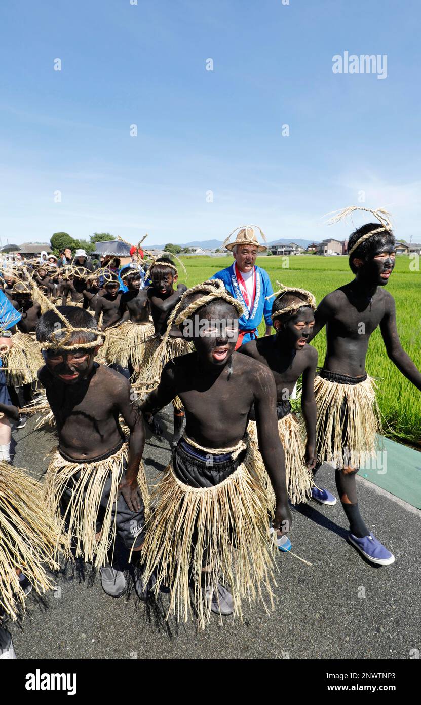 Children, wearing a straw-demons style, walk around the streets drawing ...