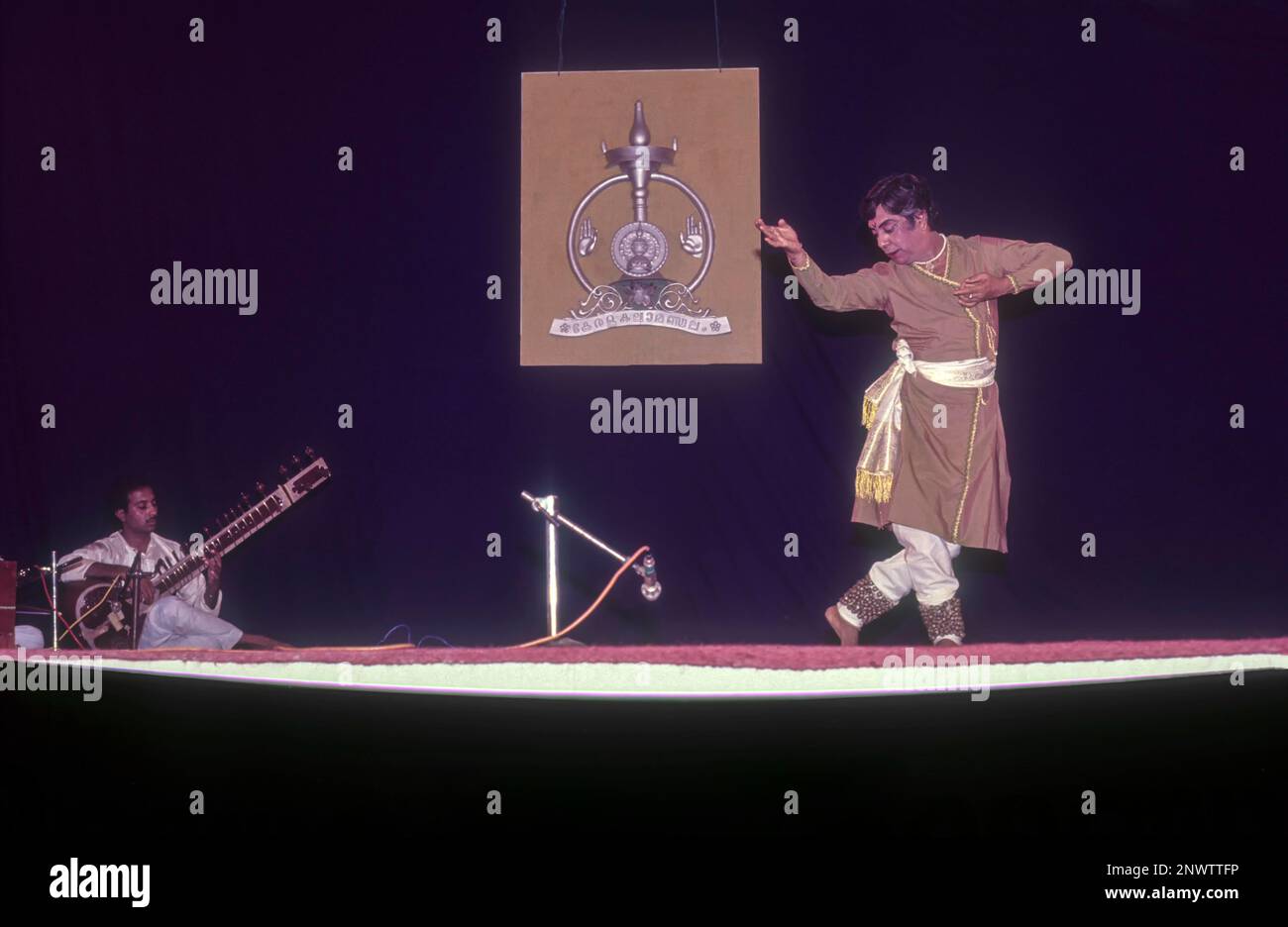 Legendary Kathak dancer late Pandit Birju Maharaj dance performance in ...
