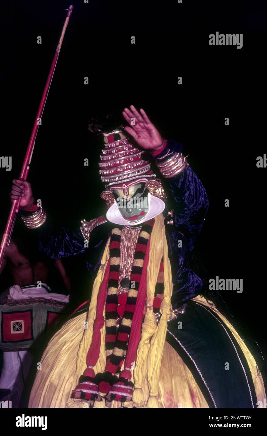 Pacha Green noble and the divine character in Kathakali, Kerala ...