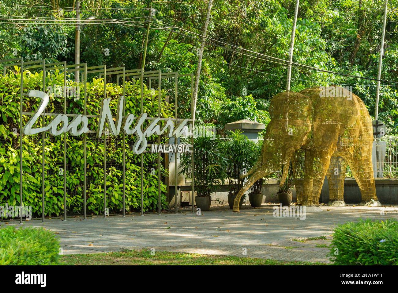 Entrance of national zoo hi-res stock photography and images - Alamy