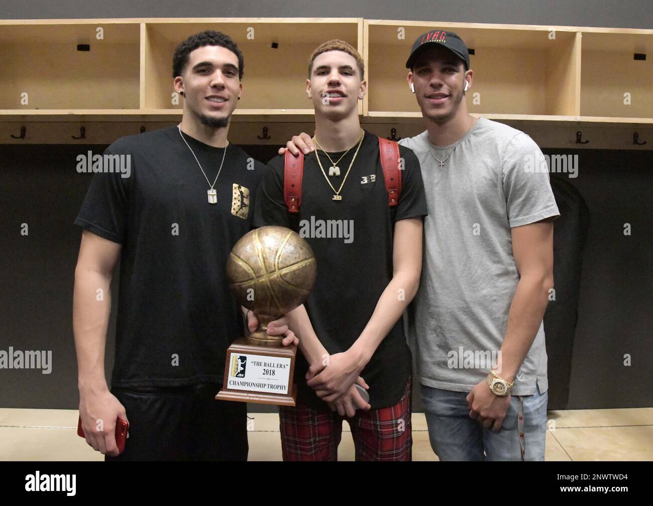 LiAngelo Ball (left), LaMelo Ball (center) and Lonzo Ball pose with the ...