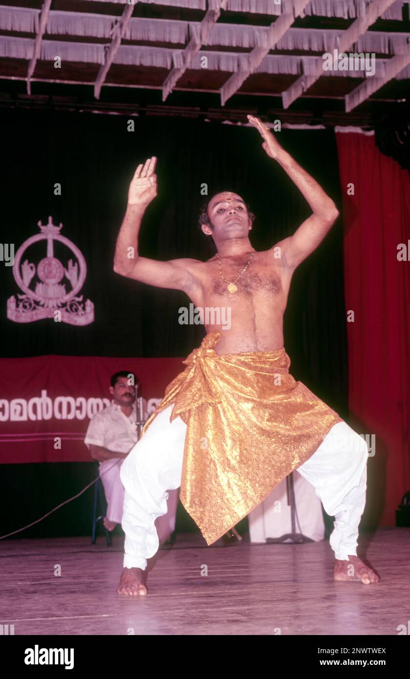 Kalamandalam Balasubramanian demonstrating kathakali exercise in Kerala ...