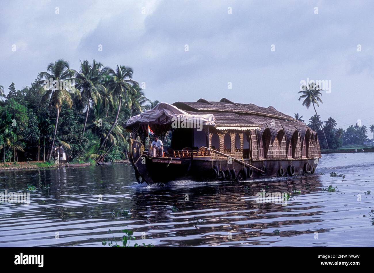 House Boat Kettu Vallom Rice Barge in Kumarakom Backwaters, Kerala ...