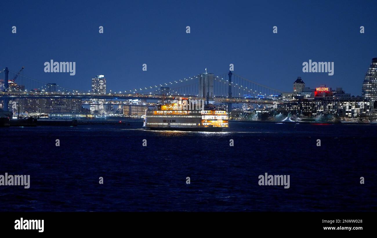 Staten island ferry and lights hi-res stock photography and images - Alamy