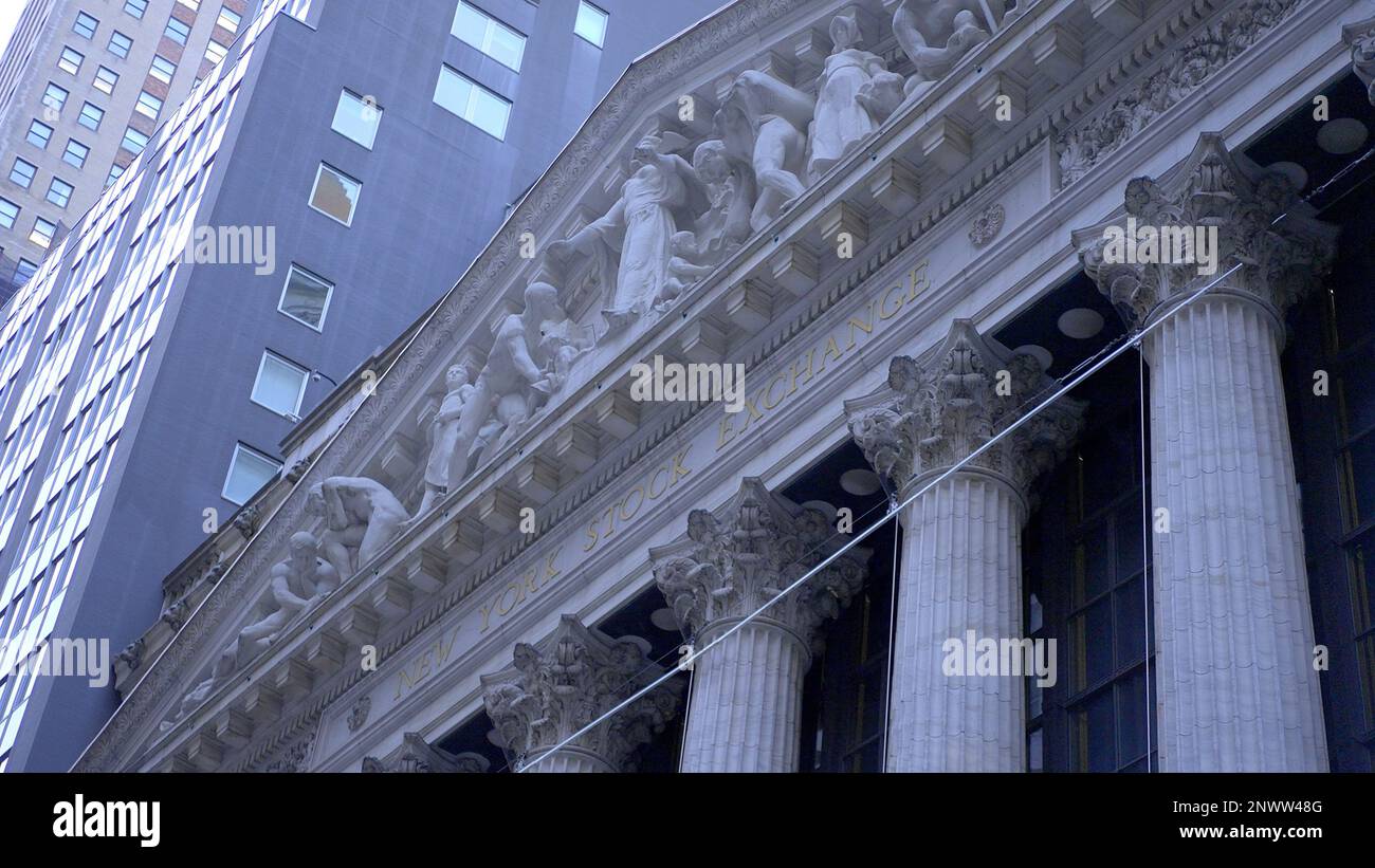 New york stock market floor bell hi-res stock photography and images ...