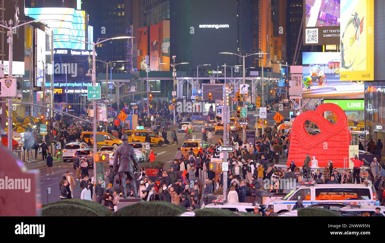 Times Square in New York is a very popular and busy place - NEW YORK ...