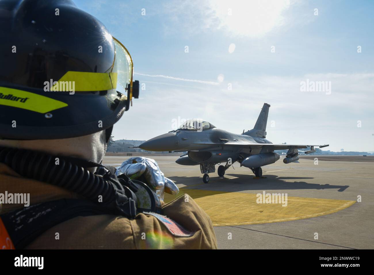 Kf 16 aircraft hi-res stock photography and images - Alamy