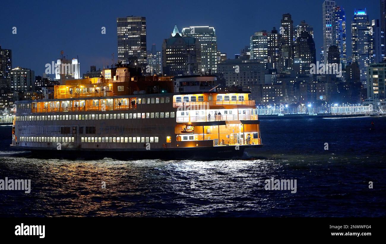 Staten island ferry and lights hi-res stock photography and images - Alamy