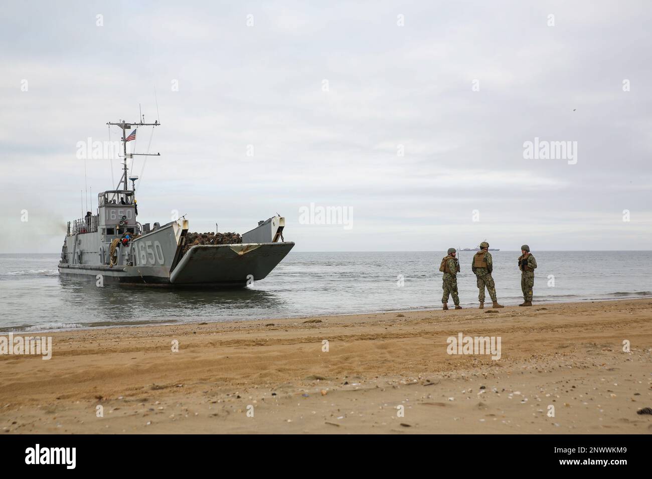 U.S. Marines with Golf Company, 2d Battalion, 2d Marine Regiment, 2nd ...