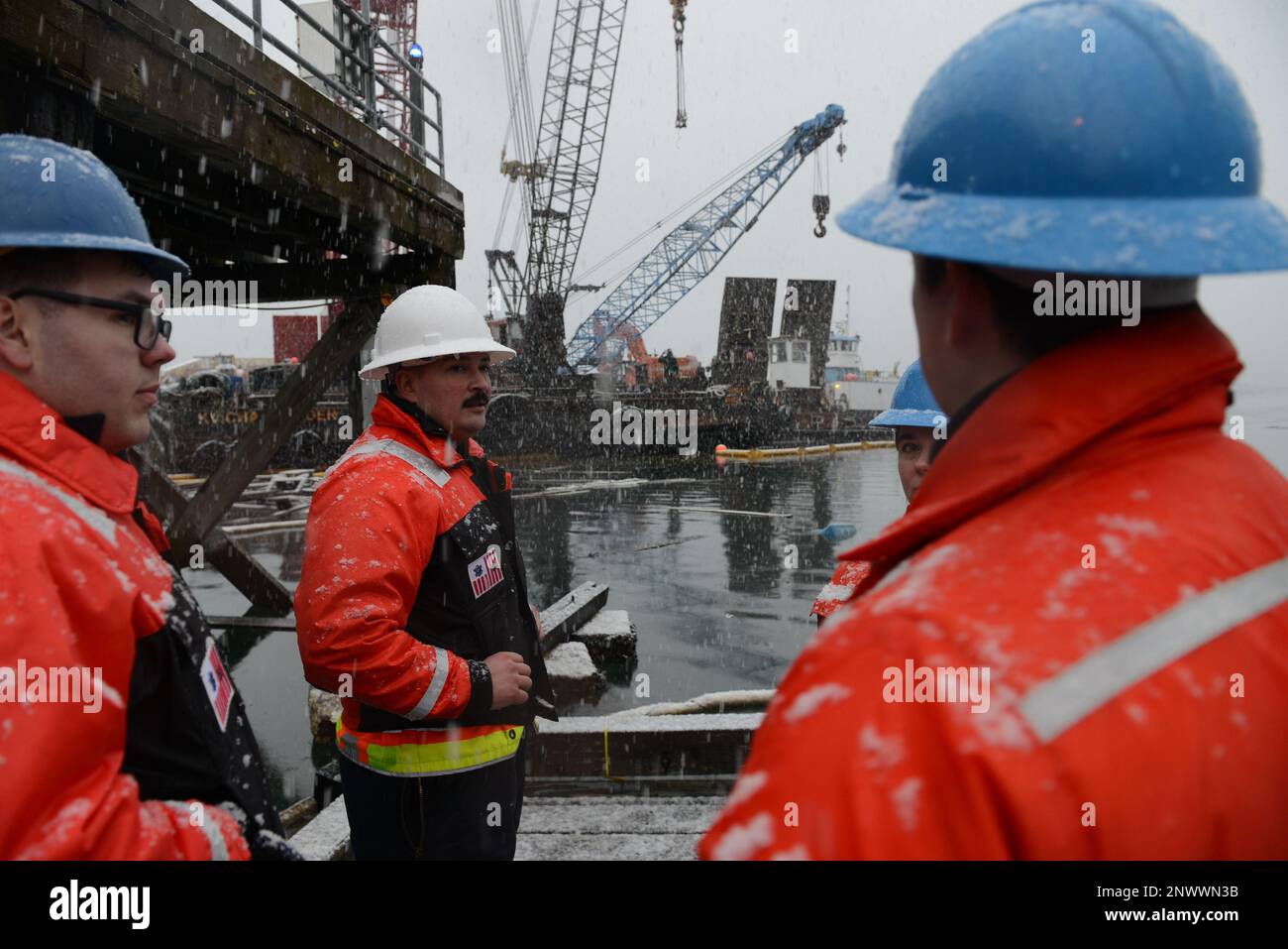 Crane safety guidelines hi-res stock photography and images - Alamy