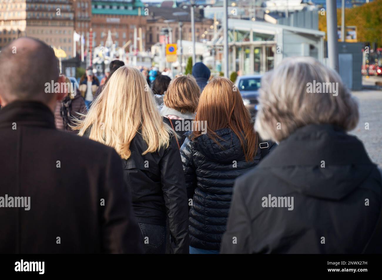 Crowd from behind walking in street hi-res stock photography and images ...