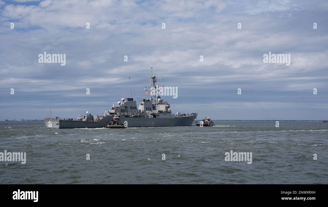 NORFOLK, Va. - The Arleigh Burke-class guided missile destroyer USS ...